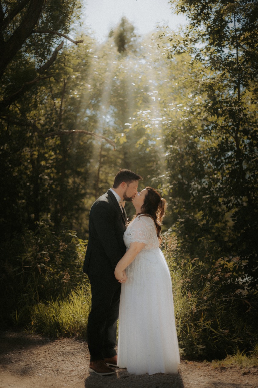 How Each Season Affects Your Wedding Photography - Caitlin & Camera